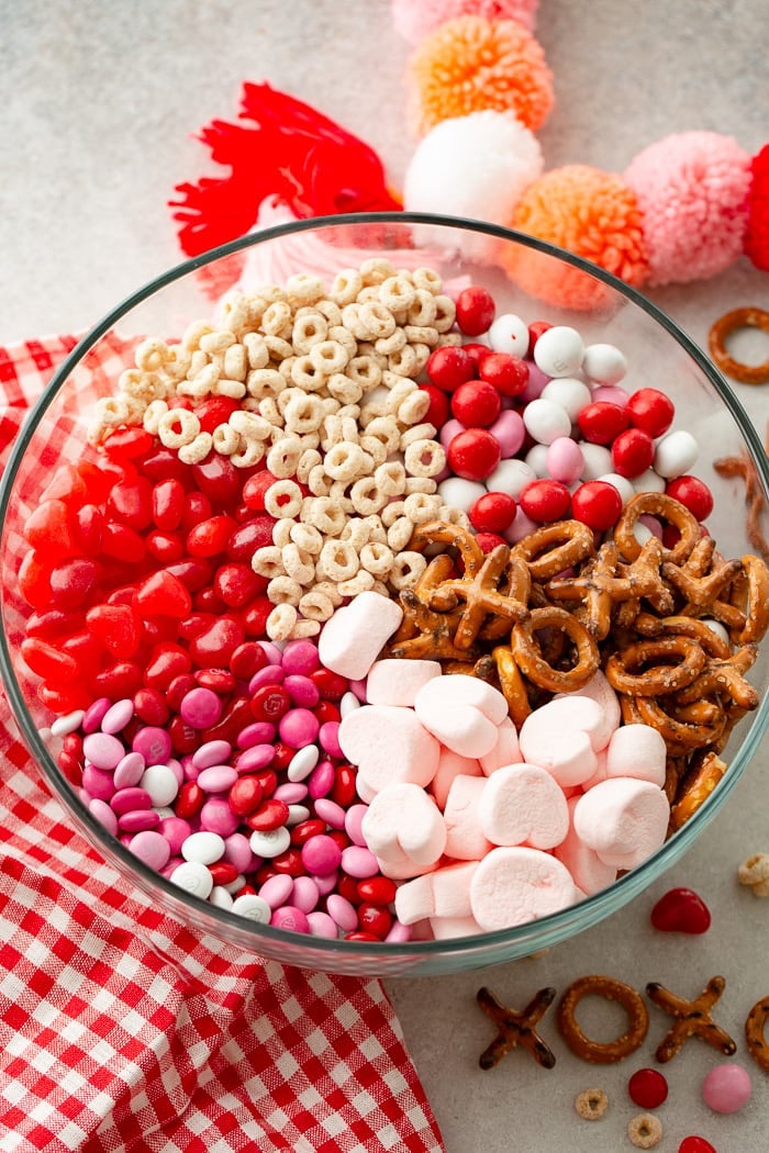 5 Minute Valentine's Snack Mix