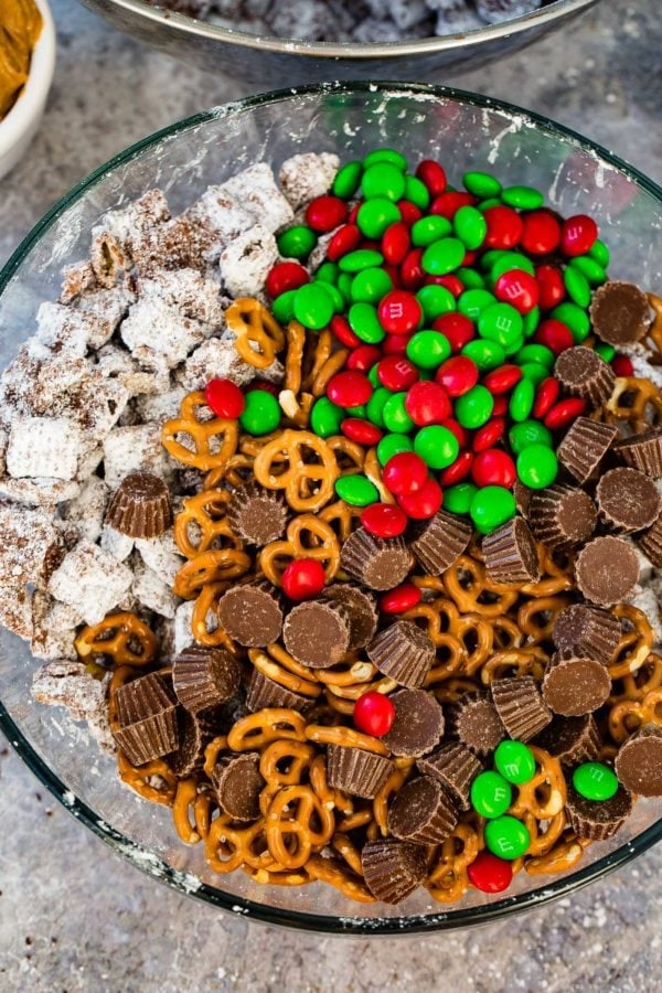 Reindeer Muddy Buddies Christmas Snack Mix Recipe - Oh Sweet Basil