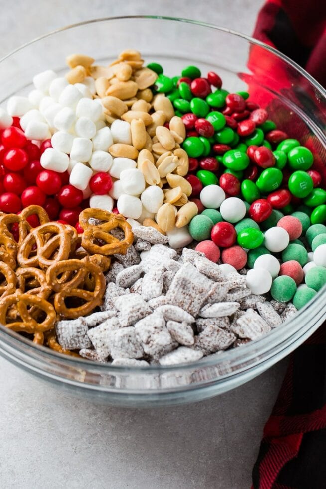 5 Minute Christmas Snack Mix