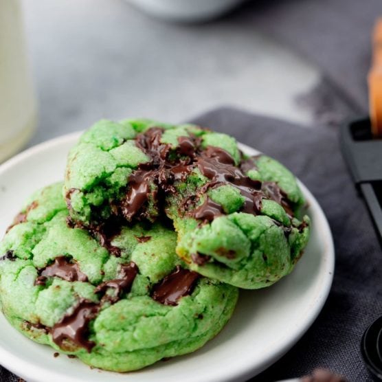 Green Mint Chocolate Chip Cookies - Oh Sweet Basil