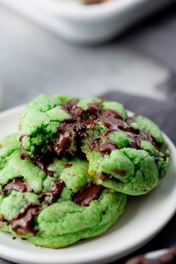 Green Mint Chocolate Chip Cookies - Oh Sweet Basil
