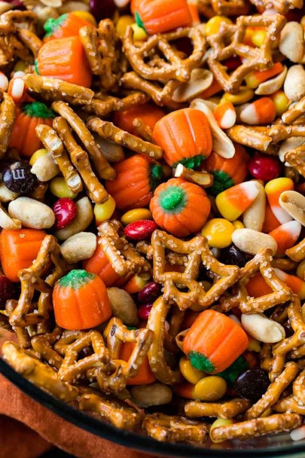 5 Minute Halloween Snack Mix