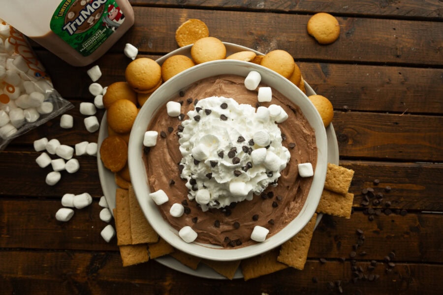 Easy Hot Cocoa Dip – A Cozy Chocolate Holiday Dessert)