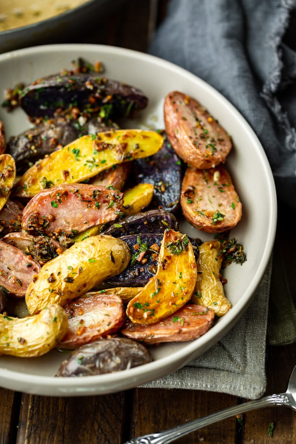 Garlic Herb Roasted Fingerling Potatoes - Oh Sweet Basil